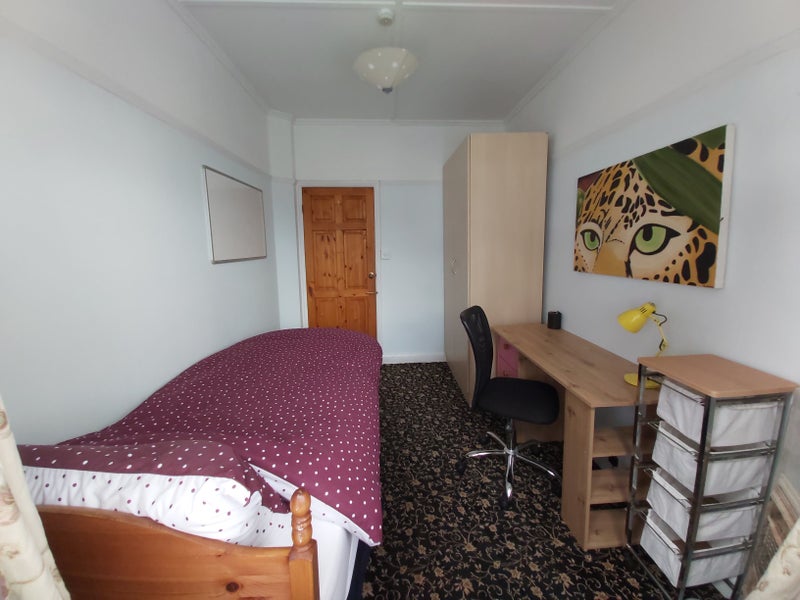 'A lovely and bright single room to rent' Room to Rent from SpareRoom