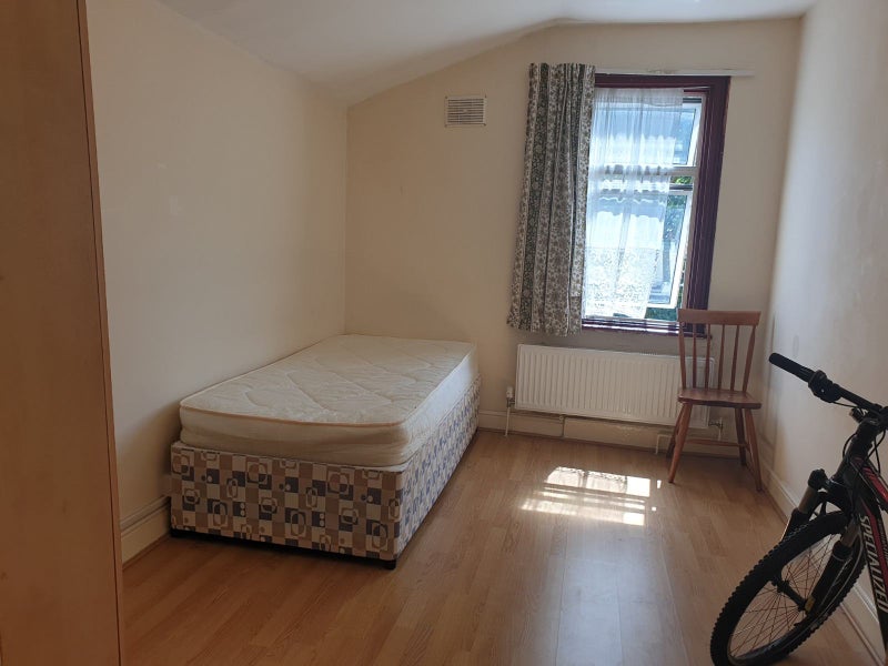 'Large Single Room For Rent Or Holiday Place.' Room to Rent from SpareRoom