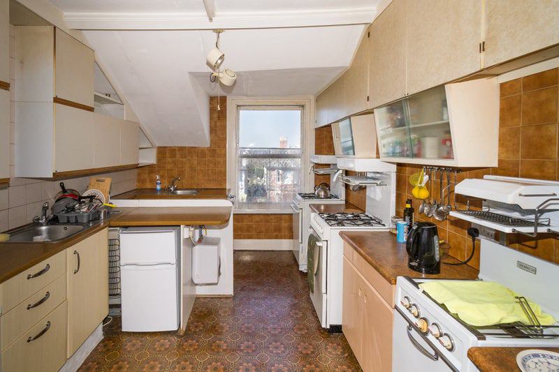 'One Large Furnished Single Bedsit Plus kitchen' Room to Rent from ...