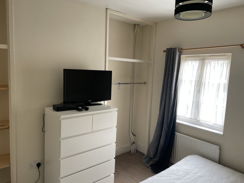 'Double room to rent in a female only house ' Room to Rent from SpareRoom