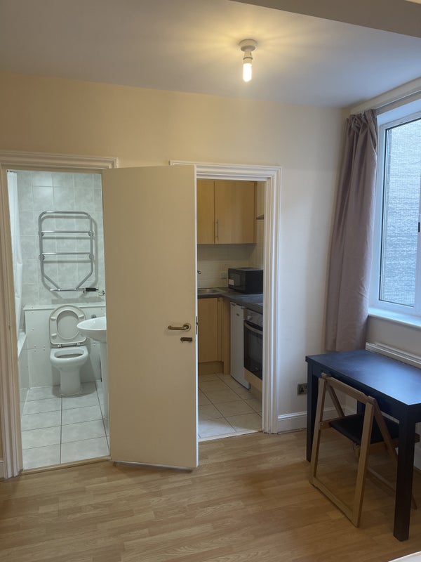 '£1000: New Studio For Rent @ Chelsea Cloister' Room to Rent from SpareRoom