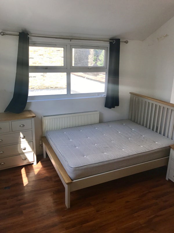 '3 bed split level flat available now on Brixton Rd' Room to Rent from ...
