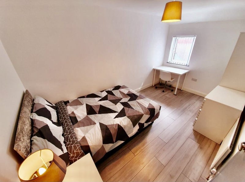 Modern Double Ensuite Room Botanic **' Room to Rent from SpareRoom