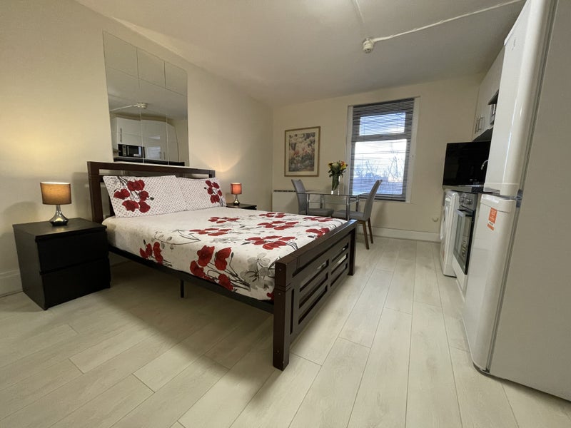 'Newly Furnished Double Bedsit' Room to Rent from SpareRoom