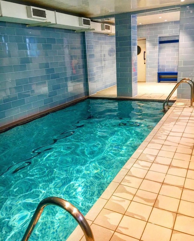 'Large double room with communal pool in Clapham ' Room to Rent from ...