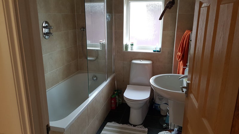 'Bright single room with office in Ash' Room to Rent from SpareRoom