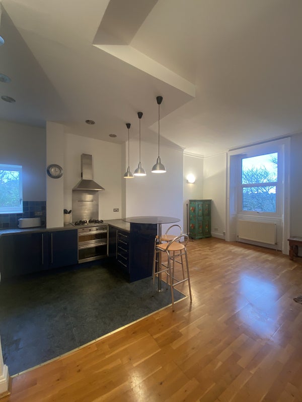 'Spacious 2 Double Bedroom Apartment' Room to Rent from SpareRoom