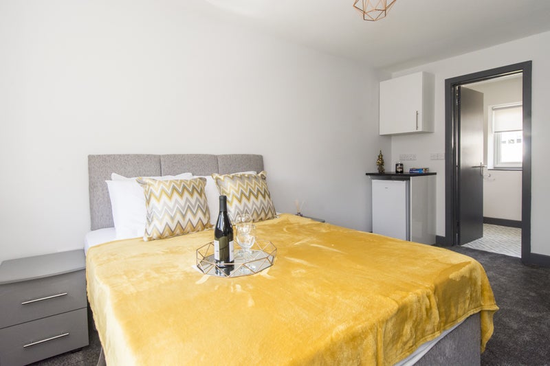 '**Double Occupancy Large En-Suite Room**' Room to Rent from SpareRoom