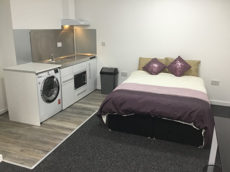 'Luxury Studio flat For Male/Female Near Station' Room to Rent from ...