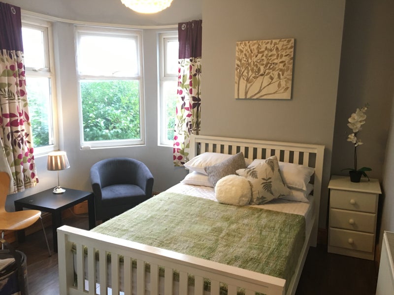 'Lovely Double room with Semi-En-suite-Dudley' Room to Rent from SpareRoom