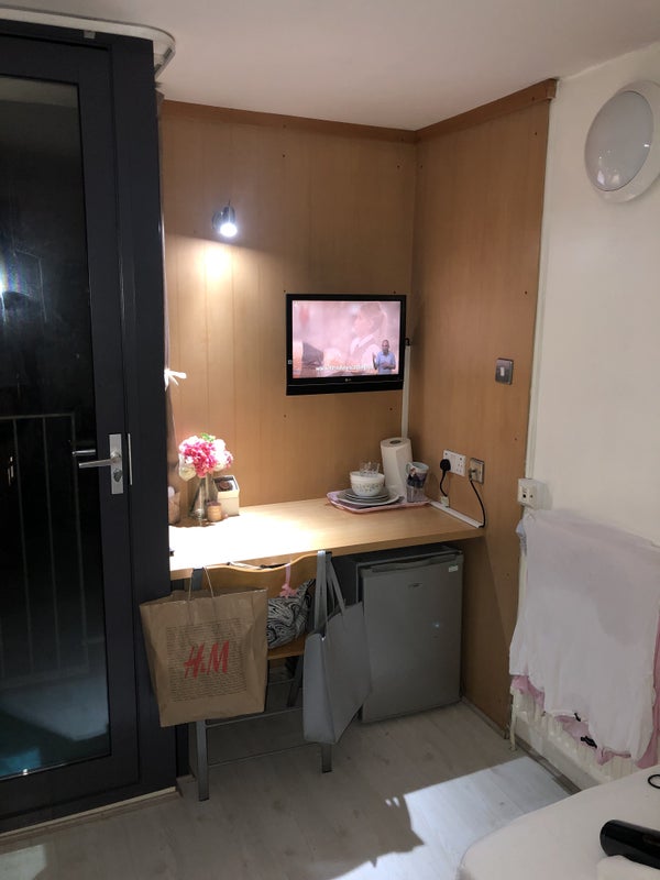'Large single en-suite room with balcony ' Room to Rent from SpareRoom