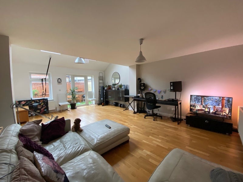'Looking for a short term lodger!' Room to Rent from SpareRoom
