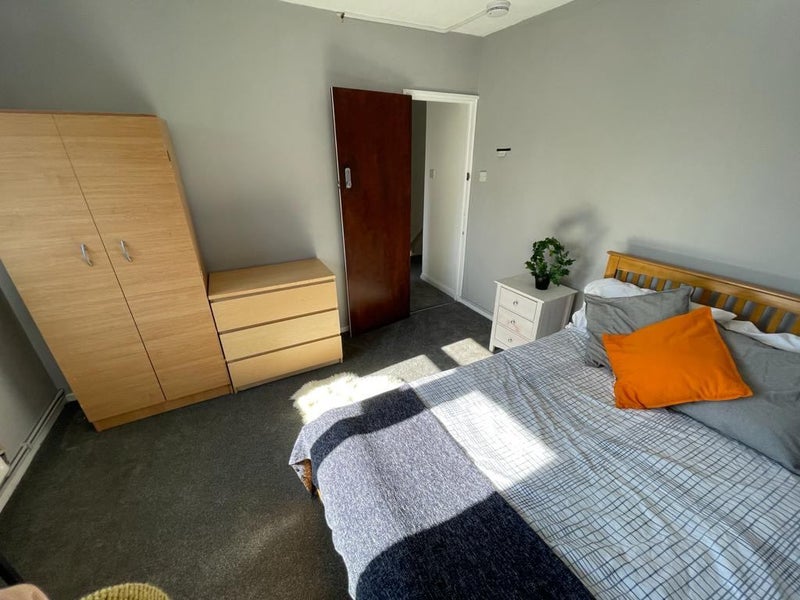 'Double Spacious room in Limehouse ' Room to Rent from SpareRoom