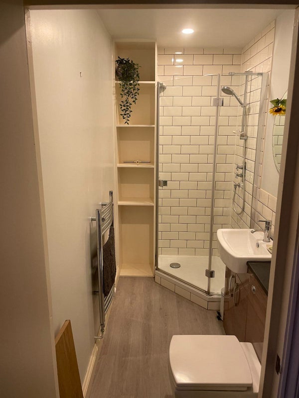 'Double room/Ensuite off victoria park/Well st' Room to Rent from SpareRoom