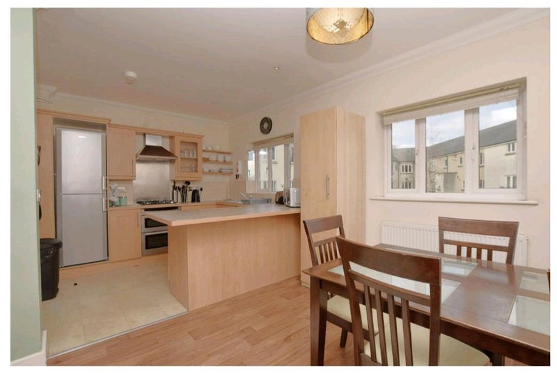 'Looking for 2 or more students for a shared house.' Room to Rent from ...