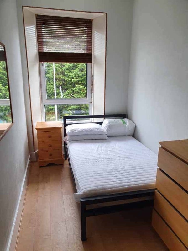 'Room in bright, traditional flat' Room to Rent from SpareRoom