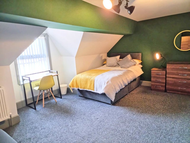 New Modern Large Studio Flat - No Bills To Pay!' Room to Rent from ...