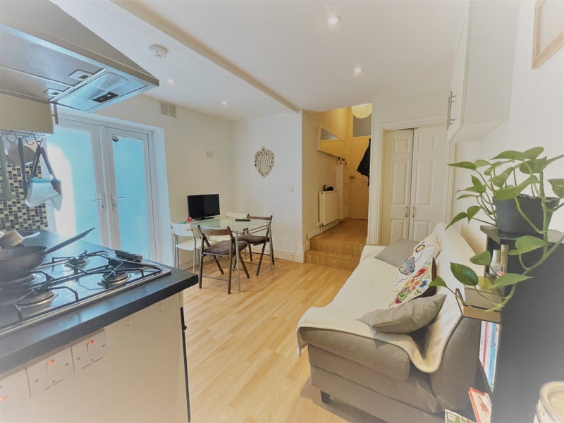 'Beautiful Large 1Bed Flat Rosendale Rd Hern Hill ' Room to Rent from ...