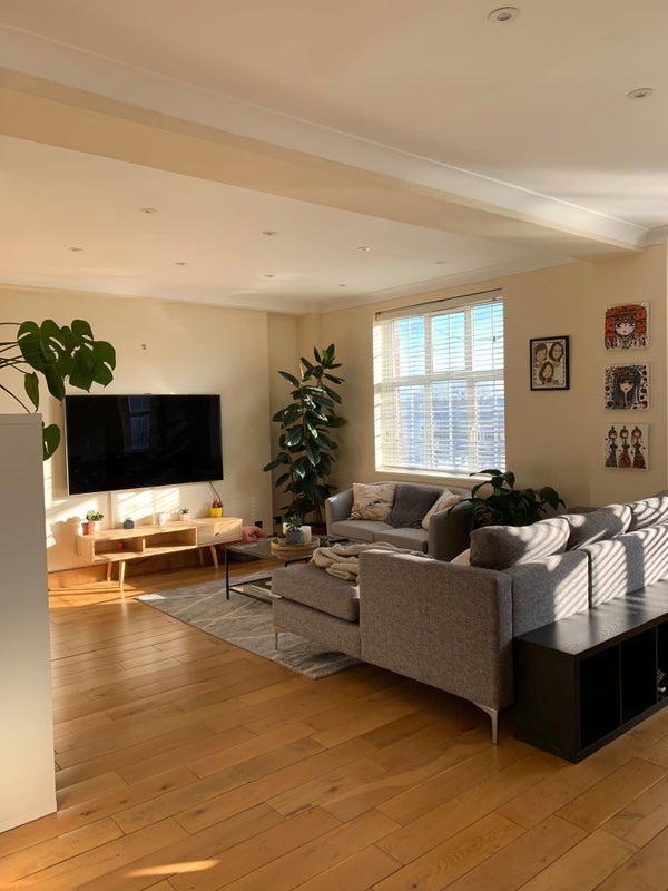 'Beautiful 2 Bed/ 2 Bath Flat(1 Bedroom Available)' Room to Rent from ...