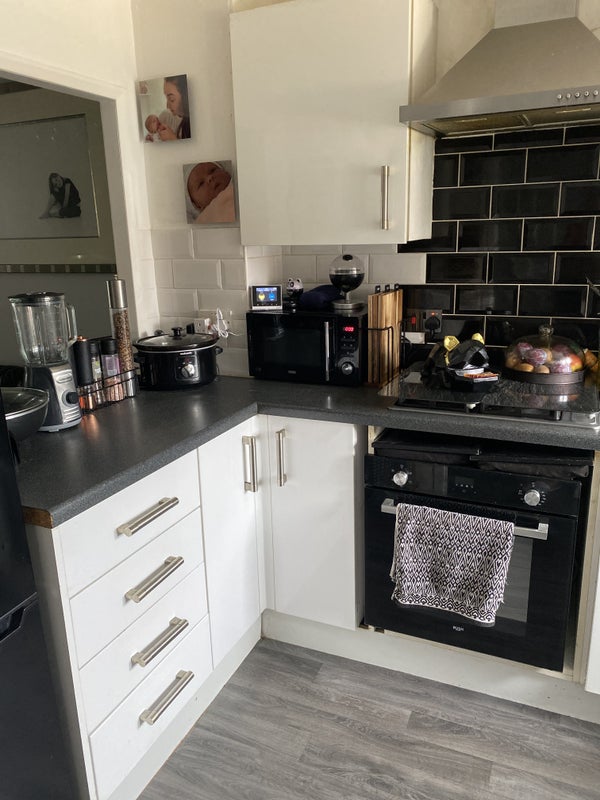 'Employed Female lodger for girly home' Room to Rent from SpareRoom