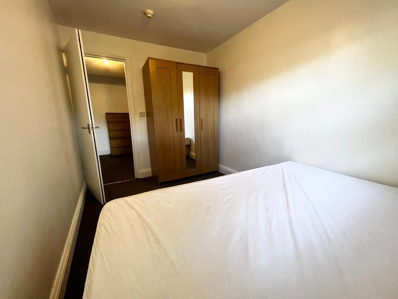 'Basement 1 Bedroom Flat in Stockwell' Room to Rent from SpareRoom