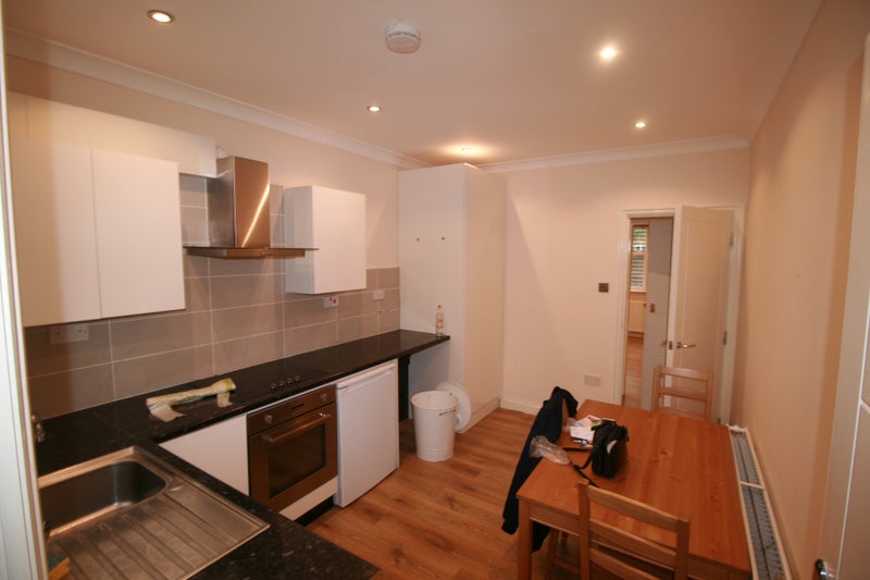 'Impressive ground floor studio flat available to r' Room to Rent from ...