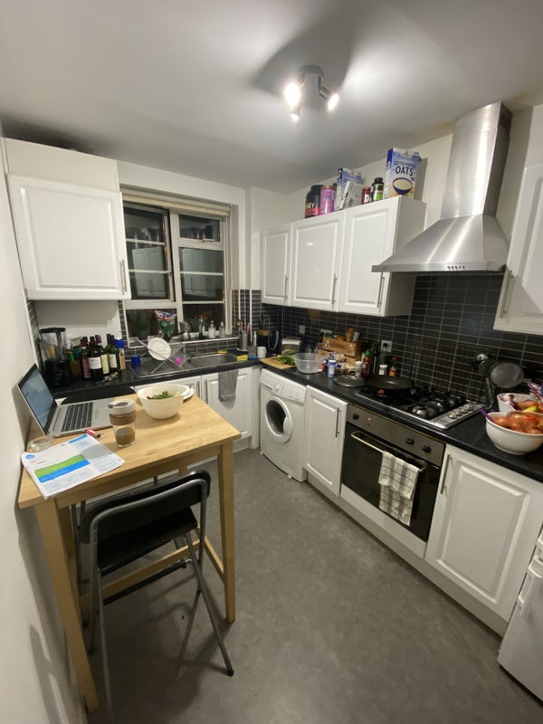 'Double bedroom Hackney Well Street' Room to Rent from SpareRoom