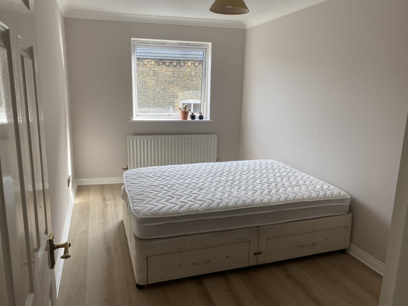 'Premium double room available for short-let!' Room to Rent from SpareRoom