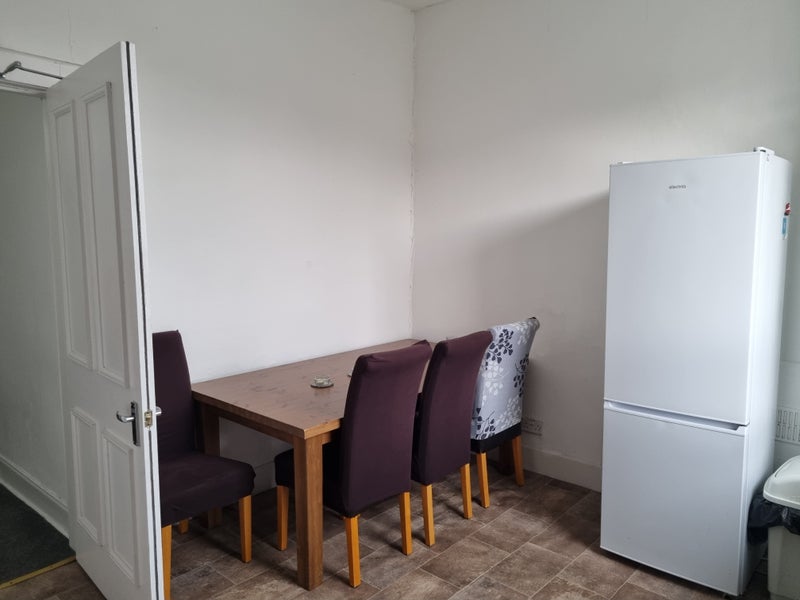 'Double Room Available in Spacious Elm Row Flat ' Room to Rent from ...