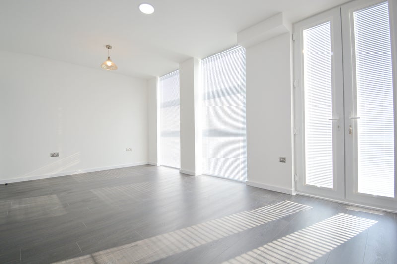 'Modern Studio Flat TW13' Room to Rent from SpareRoom