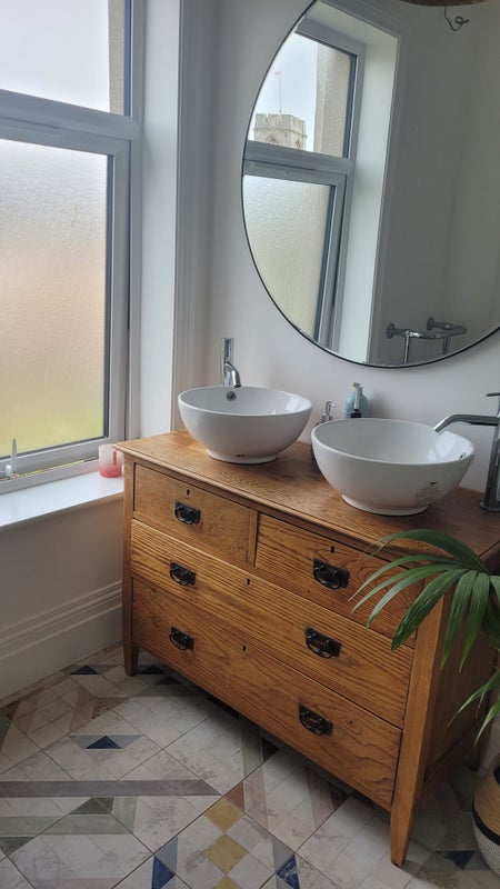 'Large newly renovated furnished room w/ ensuite' Room to Rent from ...