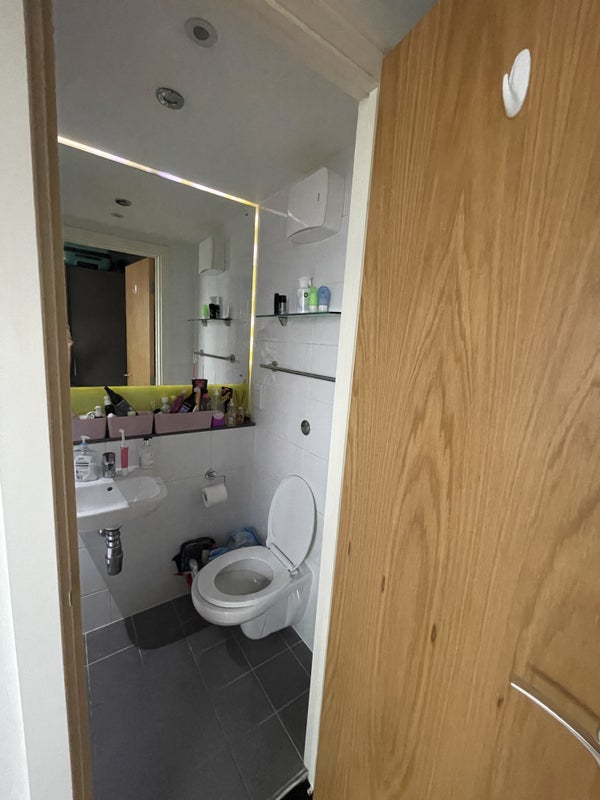 'Student Ensuite Room for Rent' Room to Rent from SpareRoom
