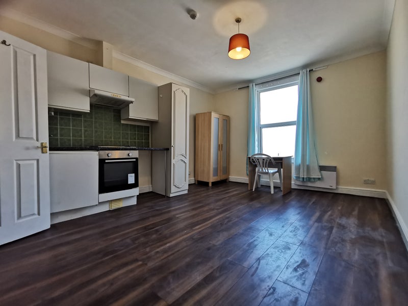 'Lovely self-contained Top floor studio flat ' Room to Rent from SpareRoom