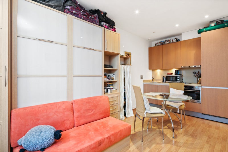 'Large Studio Flat - Gated Complex' Room to Rent from SpareRoom