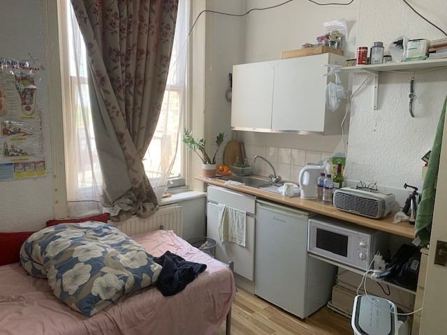 'Great Value Studio Inclusive Of Most Bills' Room to Rent from SpareRoom