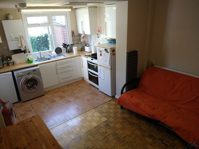 'Single room for 1 person in clean quiet house' Room to Rent from SpareRoom
