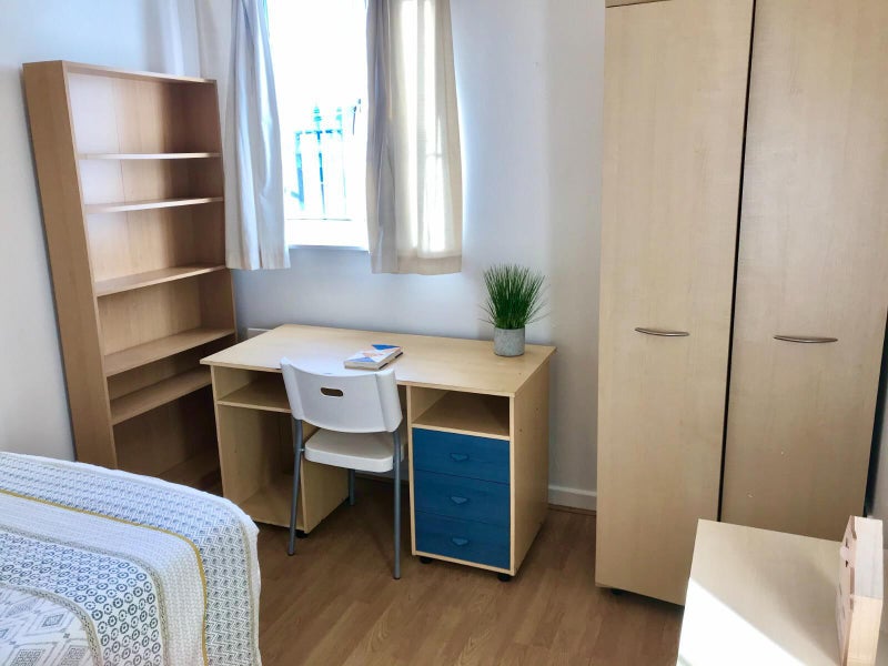 'Modern Flat Available For July And August!' Room to Rent from SpareRoom