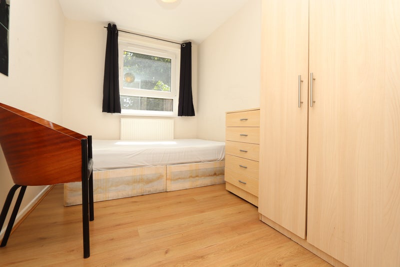 'Amazing Room In East London' Room to Rent from SpareRoom