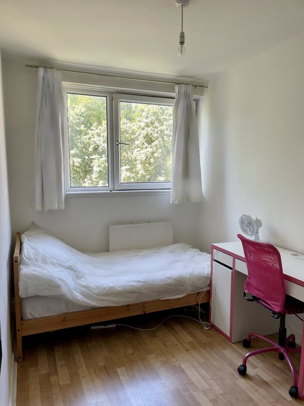 'Furnished Single Room near Old Street' Room to Rent from SpareRoom
