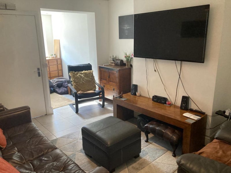 'Double room available in hyde park - £85ppw' Room to Rent from SpareRoom