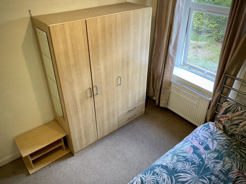 'Spacious Double Room in a 2 Bedroom Apartment' Room to Rent from SpareRoom