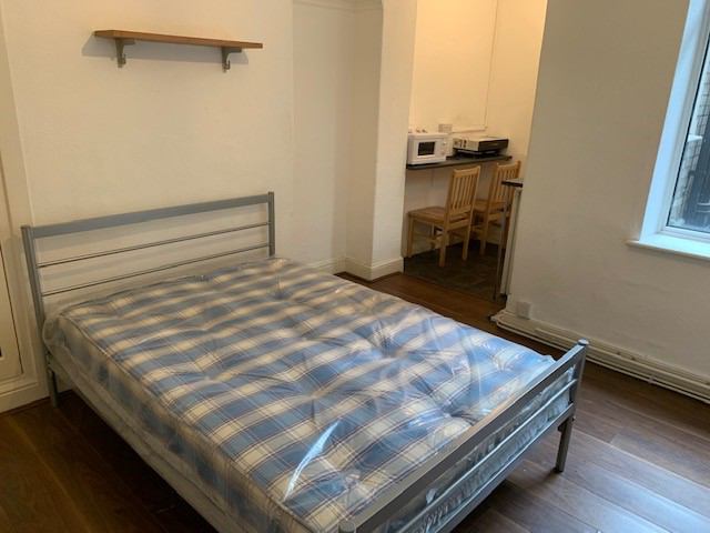 'Great Value Studio Inclusive Of Most Bills' Room to Rent from SpareRoom