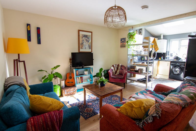 ' Double room available in two bed flat ' Room to Rent from SpareRoom