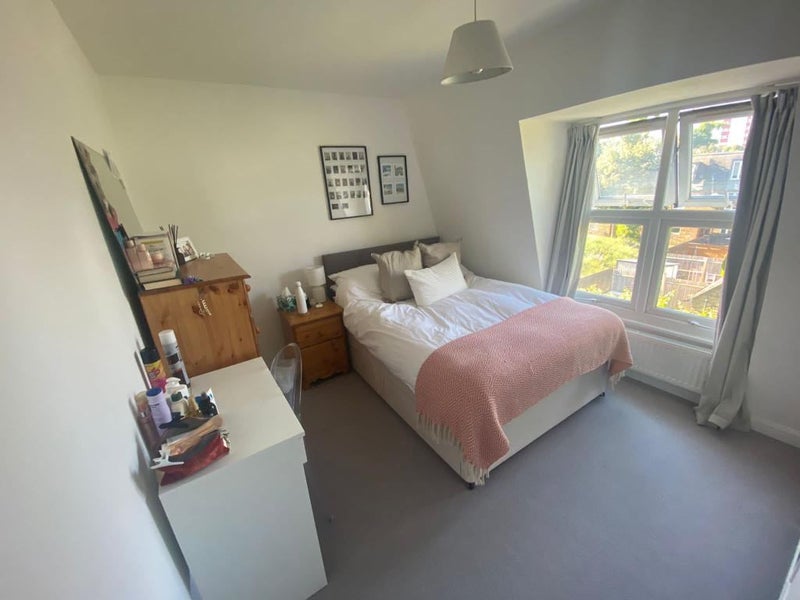 '1 room available in 4 bed house, Stockwell' Room to Rent from SpareRoom