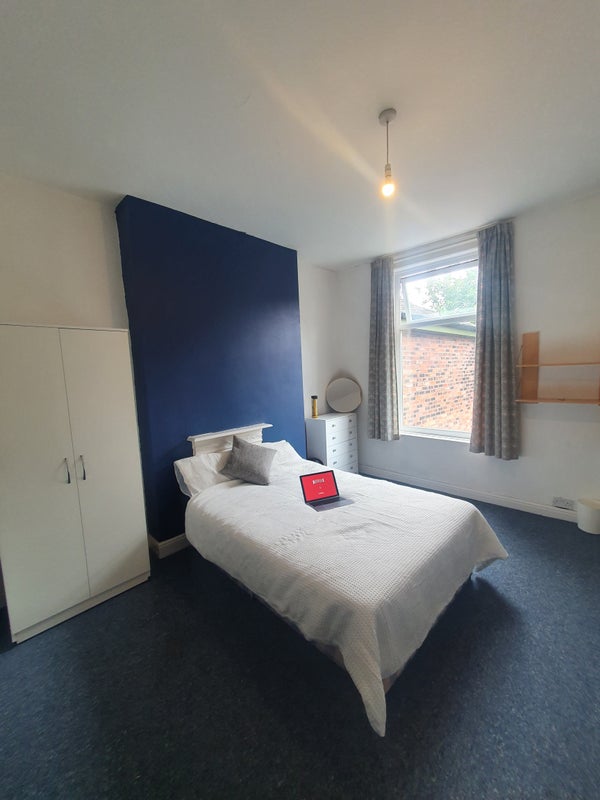 'Large Double Rooms No Deposit⛔' Room to Rent from SpareRoom