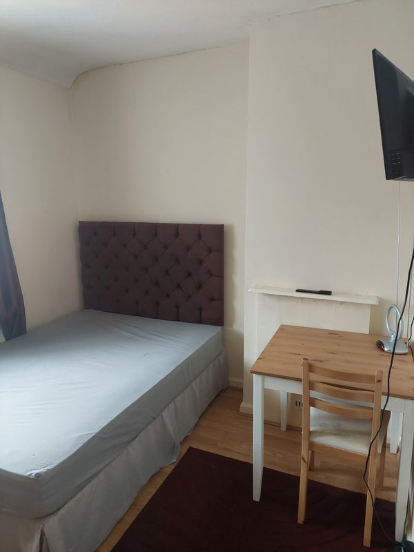 'Quiet mature Lodger for Family home' Room to Rent from SpareRoom