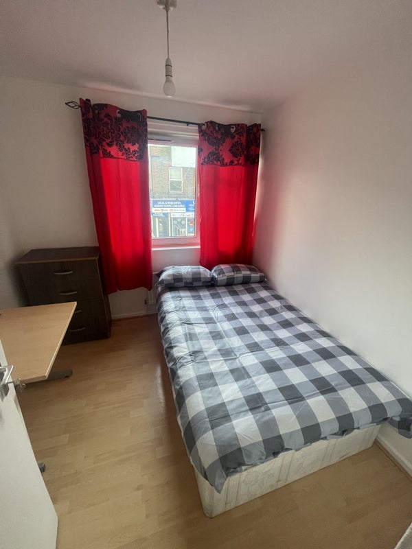'Double Room In Limehouse Avl Now ' Room to Rent from SpareRoom