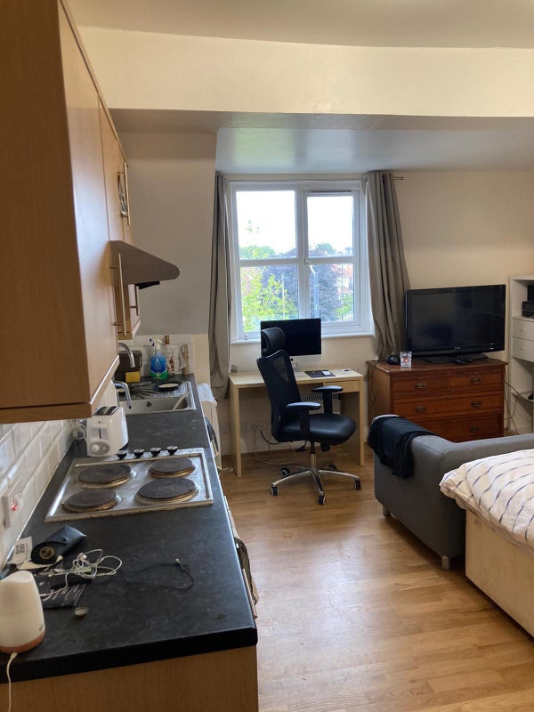 'Large Double & Studio Room in large house share' Room to Rent from ...