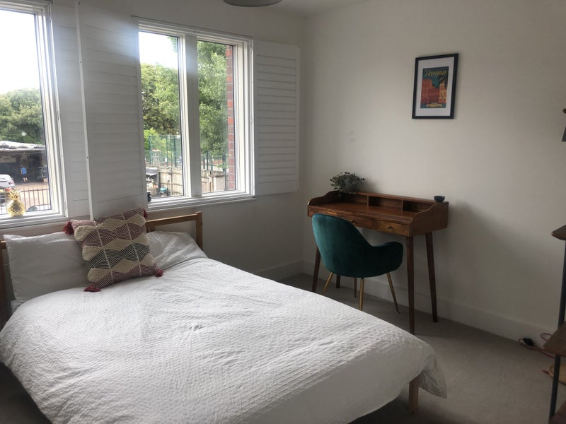 'Furnished midweek room (2 days per week)' Room to Rent from SpareRoom