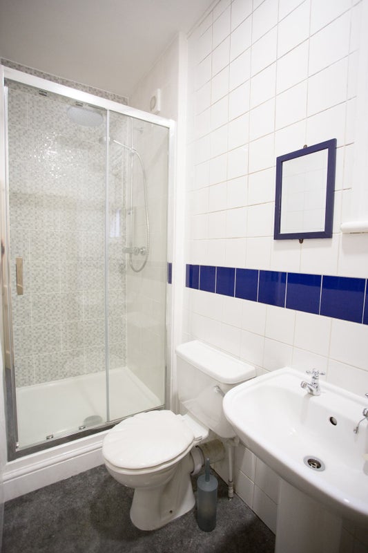 'Totally refurbished room in friendly house-share ' Room to Rent from ...